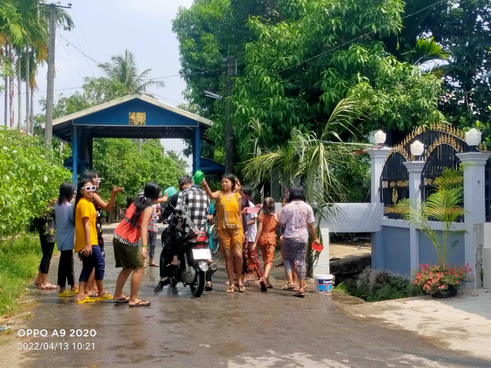 ပေါင်မြို့နယ်တွင်သင်္ကြန်အကြိုနေ့ အေးချမ်းပျော်ရွှင်စွာ ရေကစား
