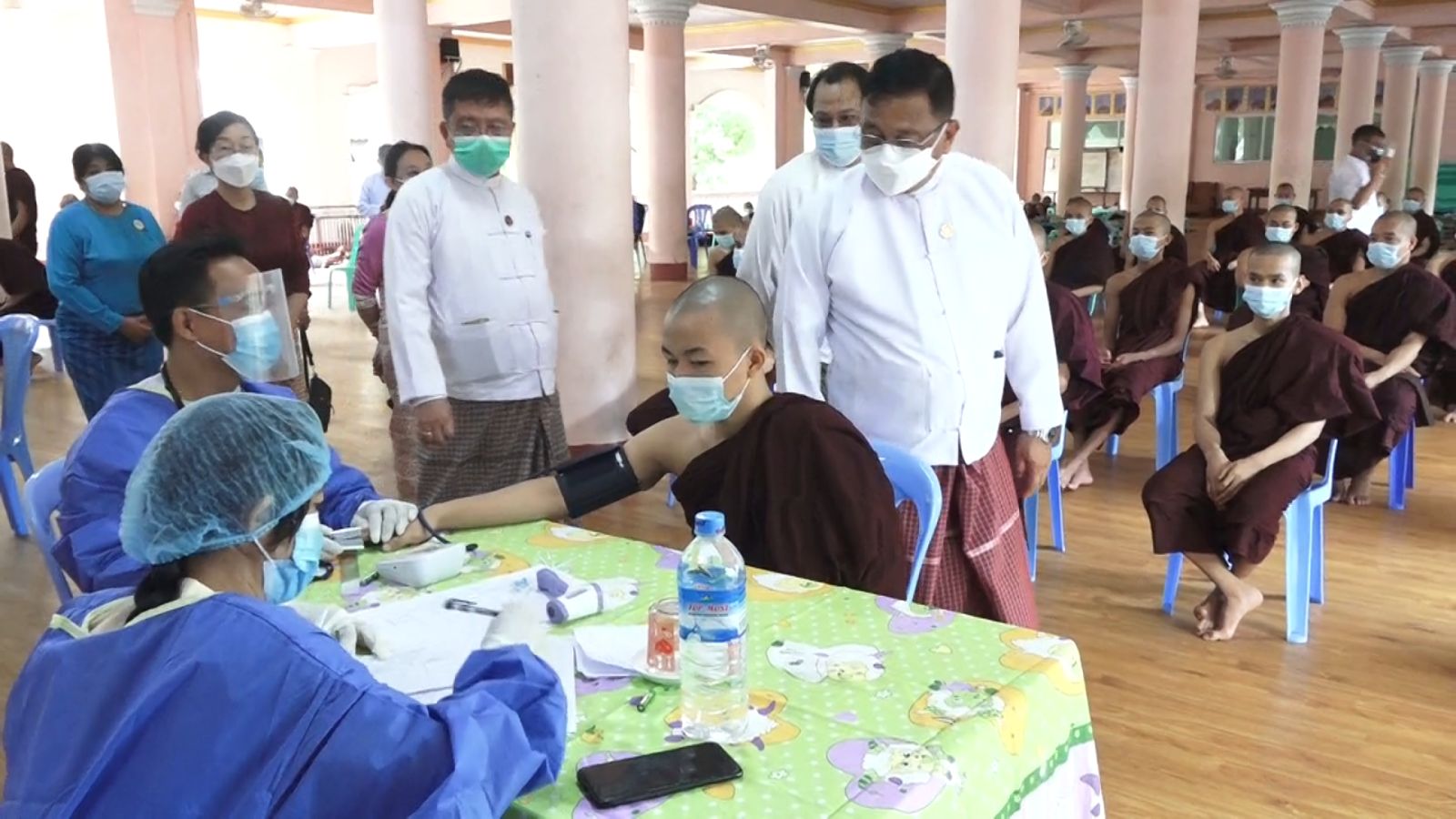 မော်လမြိုင်မြို့ မဟာမြိုင်ပရိယတ္တိ စာသင်တိုက်ရှိ ရဟန်းသံဃာများအား ကိုဗစ