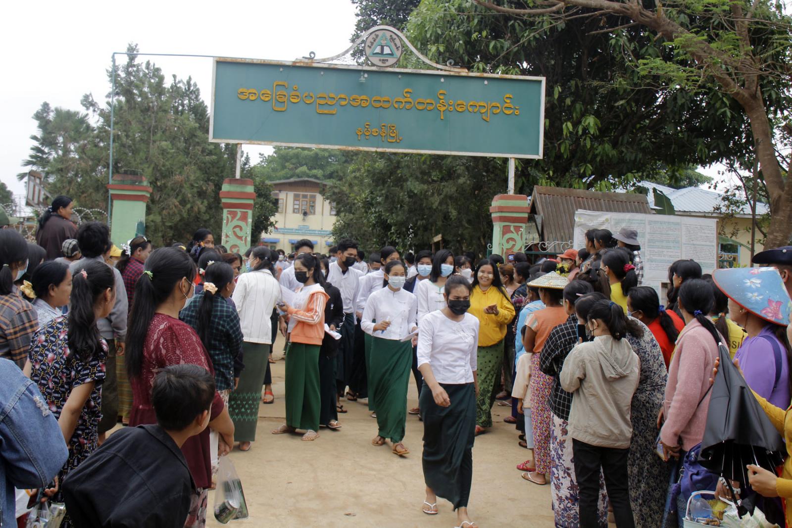 နမ့်စန်တွင် တက္ကသိုလ်ဝင်စာမေးပွဲ သင်္ချာ ဘာသာရပ် ဖြေဆိုသူ ၆၈၉ ဦးရှိ