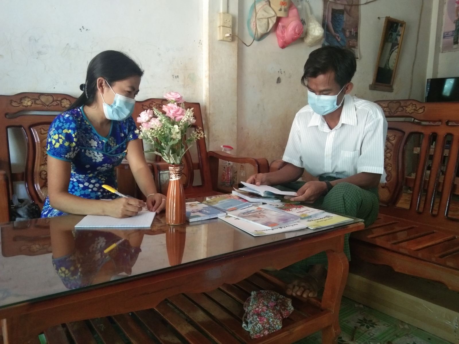 ပလောက်မြို့၊ အမှတ် ၃ ရပ်ကွက်တွင် Mobile Library စနစ်ဖြင့် စာအုပ