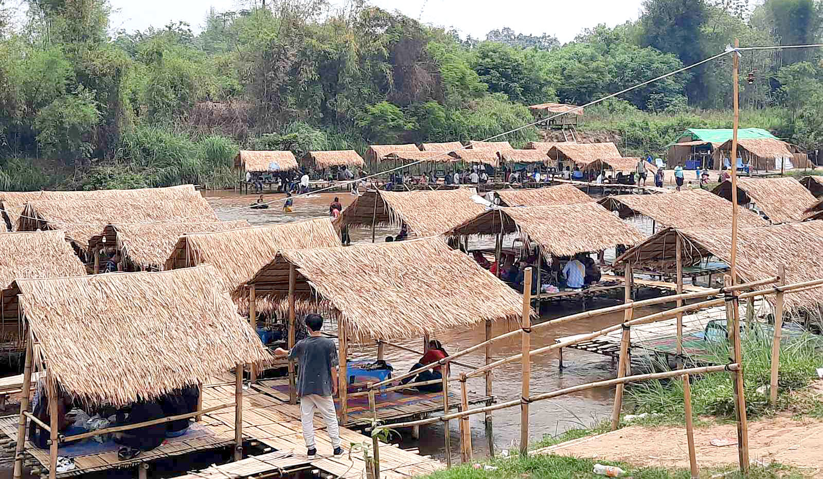 မိုင်းဆတ်မြို့၌ မြန်မာ့ရိုးရာမဟာသင်္ကြန် အကြတ်နေ့ တွင် အေးချမ်းပျော်ရ