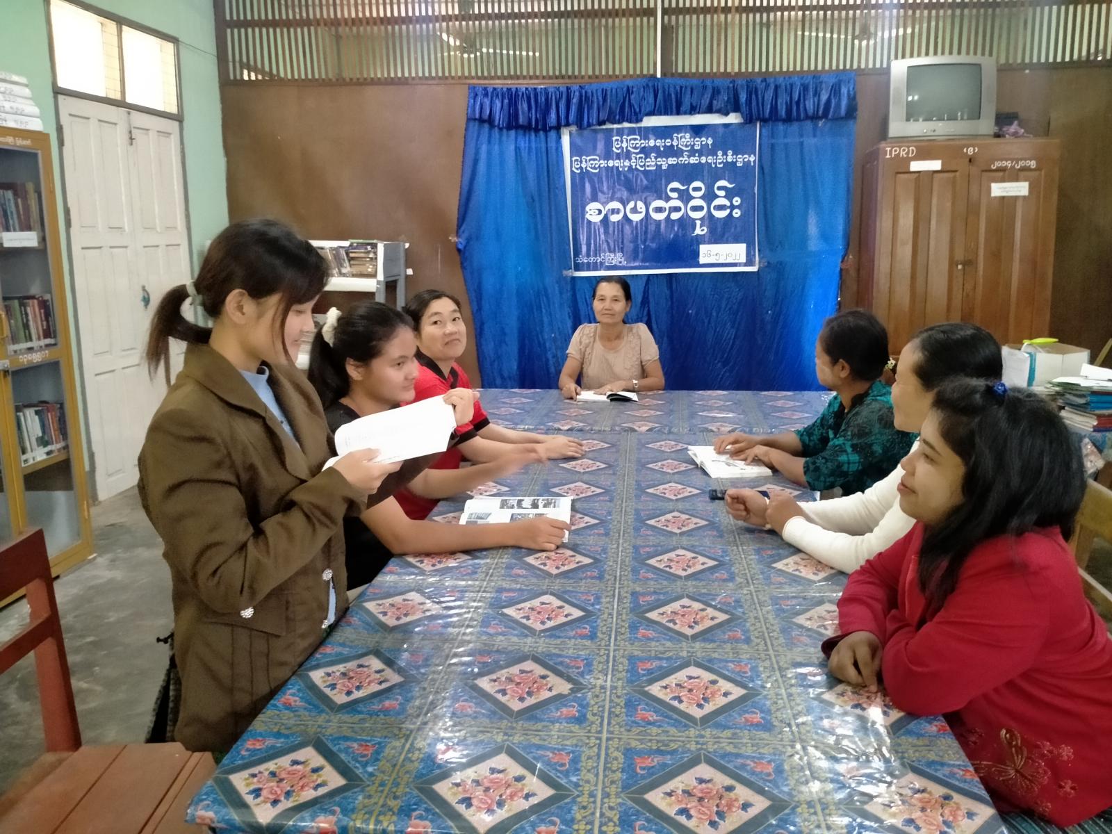 သံတောင်ကြီးမြို့နယ် Community Centre ခန်းမတွင် စာဖတ်ဝိုင်းပြုလုပ