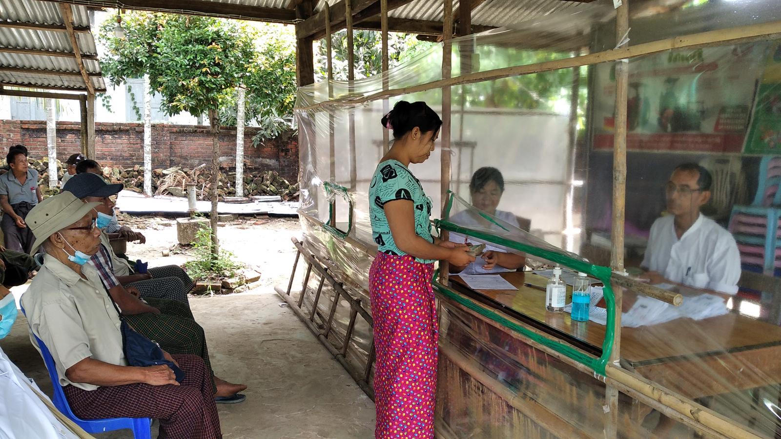ဓနုဖြူမြို့နယ်၌ ၂၀၂၂ ခုနှစ် မိုးရာသီစိုက်ပျိုးစရိတ်ချေးငွေများ ထုတ်ခ