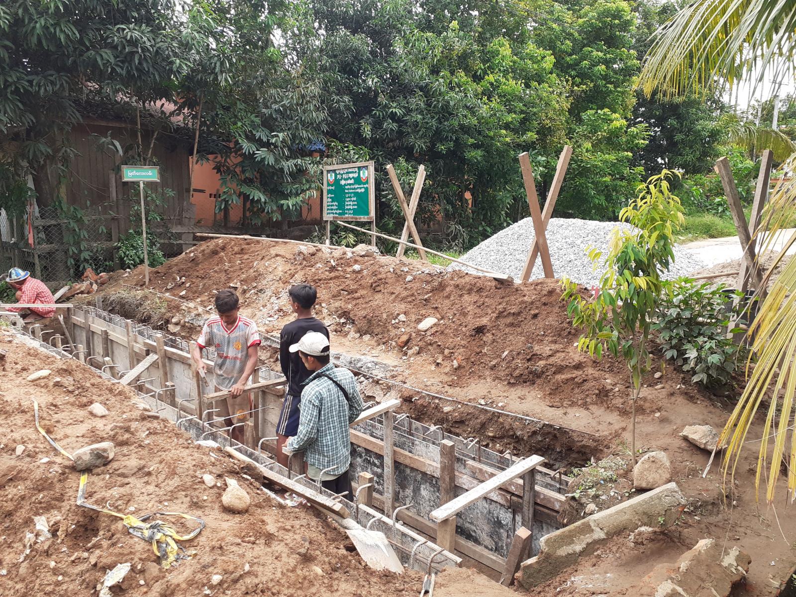 ကျိုက်ဒုံမြို့၊ အမှတ် ၄ ရပ်ကွက်၊ မြတ်လေးလမ်း၌ Box Culvert တံတား ၁ စင