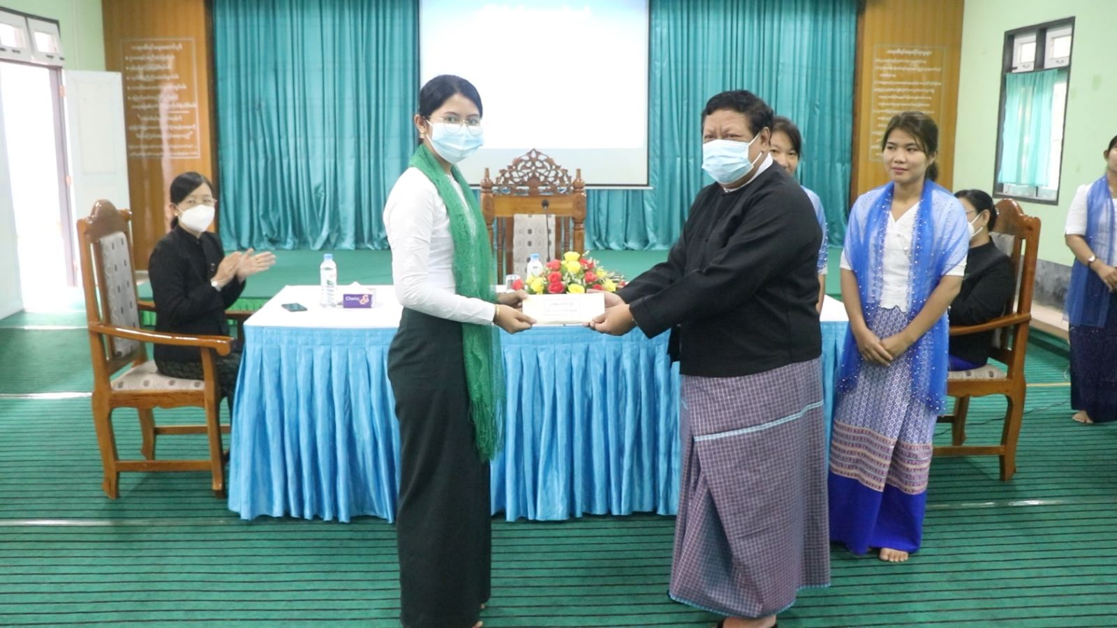 ၂၀၂၁ ၂၀၂၂ ပညာသင်နှစ်တွင် တက္ကသိုလ်ဝင်တန်းအောင်မြင်သူများအား ဂုဏ်ပြုခ