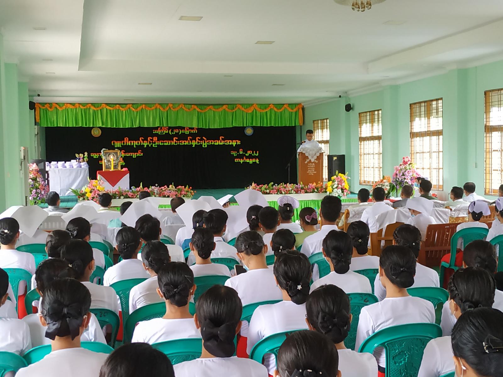 ဧရာဝတီတိုင်းဒေသကြီးဝန်ကြီးချုပ် ဦးတင်မောင်ဝင်း ဟင်္သာတမြို့ သူနာပြုသင်တန်းကျောင်း၏ အကြိမ် ၂၀ မ