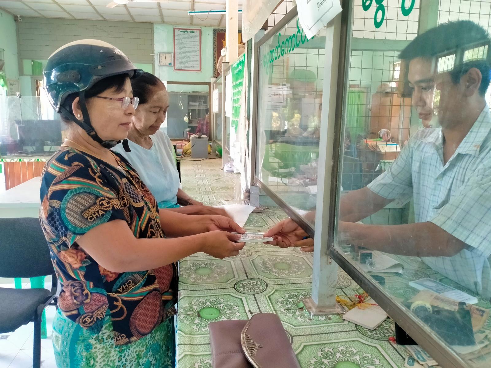 စဉ့်ကူးမြို့ မြန်မာ့စီးပွားရေးဘဏ်တွင် ပင်စင်လစာငွေများ ပုံမှန်ထုတ်ပေး Information And Public