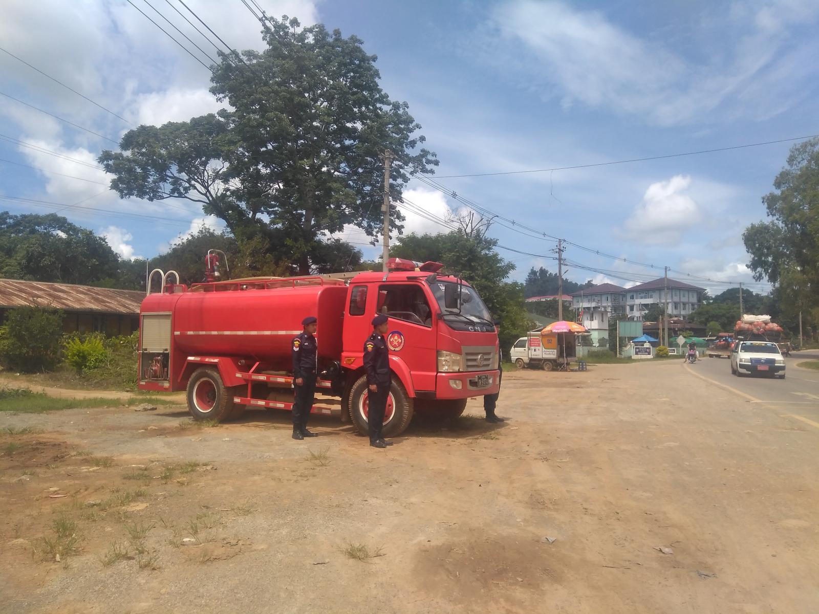 ၇၅ အာဇာနည်နေ့ ဝမ်းနည်းခြင်း အထိမ်းအမှတ်အဖြစ် နိုင်ငံတော်အလံအား တိုင်တစ