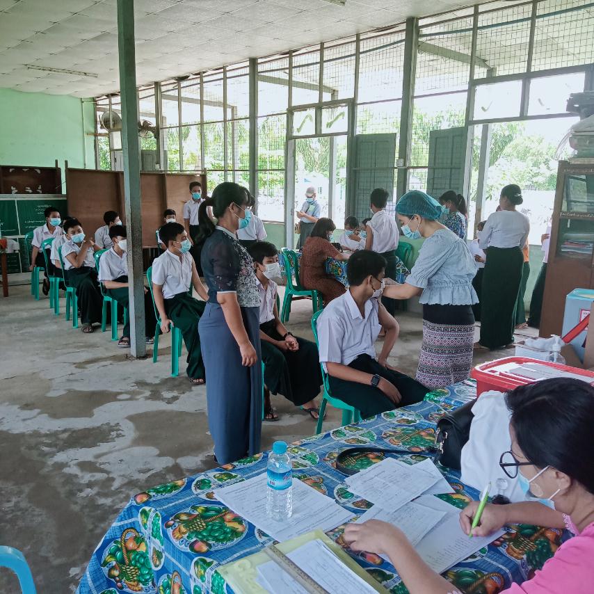 ဒဂုံမြို့သစ် မြောက်ပိုင်း တွင် ကျောင်းသား သူများအား ကိုဗစ် ၁၉ ကာကွယ်ဆေး
