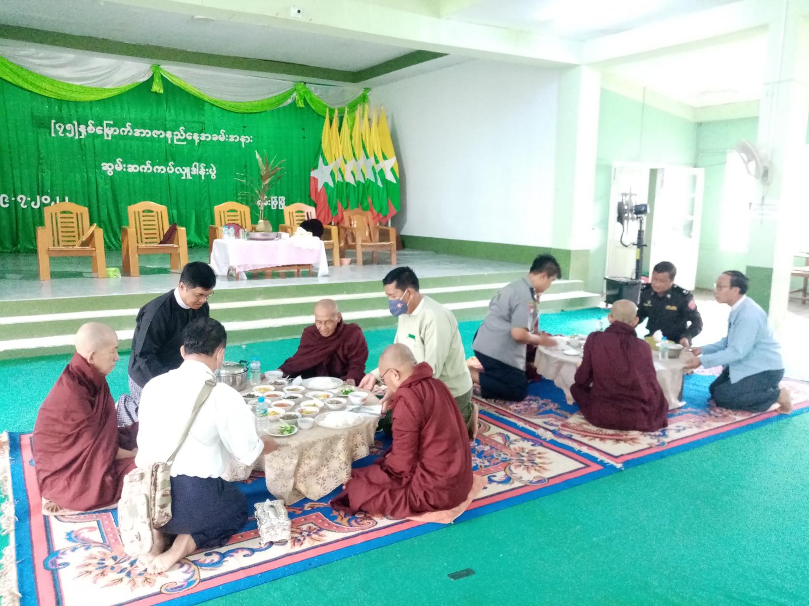 ရမ်းဗြဲမြို့၌ ၇၅ နှစ်မြောက် အာဇာနည်နေ့ အထိမ်းအမှတ် နေ့ဆွမ်းဆက်ကပ်လှူဒါန