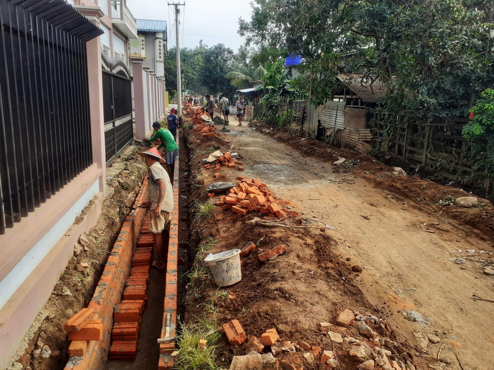 ကျိုက်ဒုံမြို့ သုခလမ်း၌ အုတ်စီရေမြောင်းပြုလုပ်ခြင်းလုပ်ငန်း ရာနှုန်းပ
