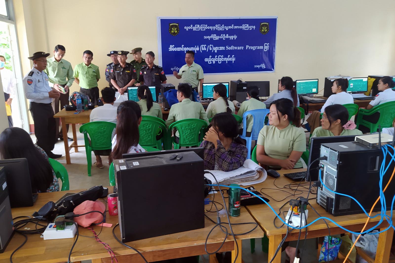 မကွေးတိုင်းဒေသကြီးအစိုးရအဖွဲ့ဝင် လူမှုရေးရာဝန်ကြီး ဦးစိုးပိုင်မြင့် သရက