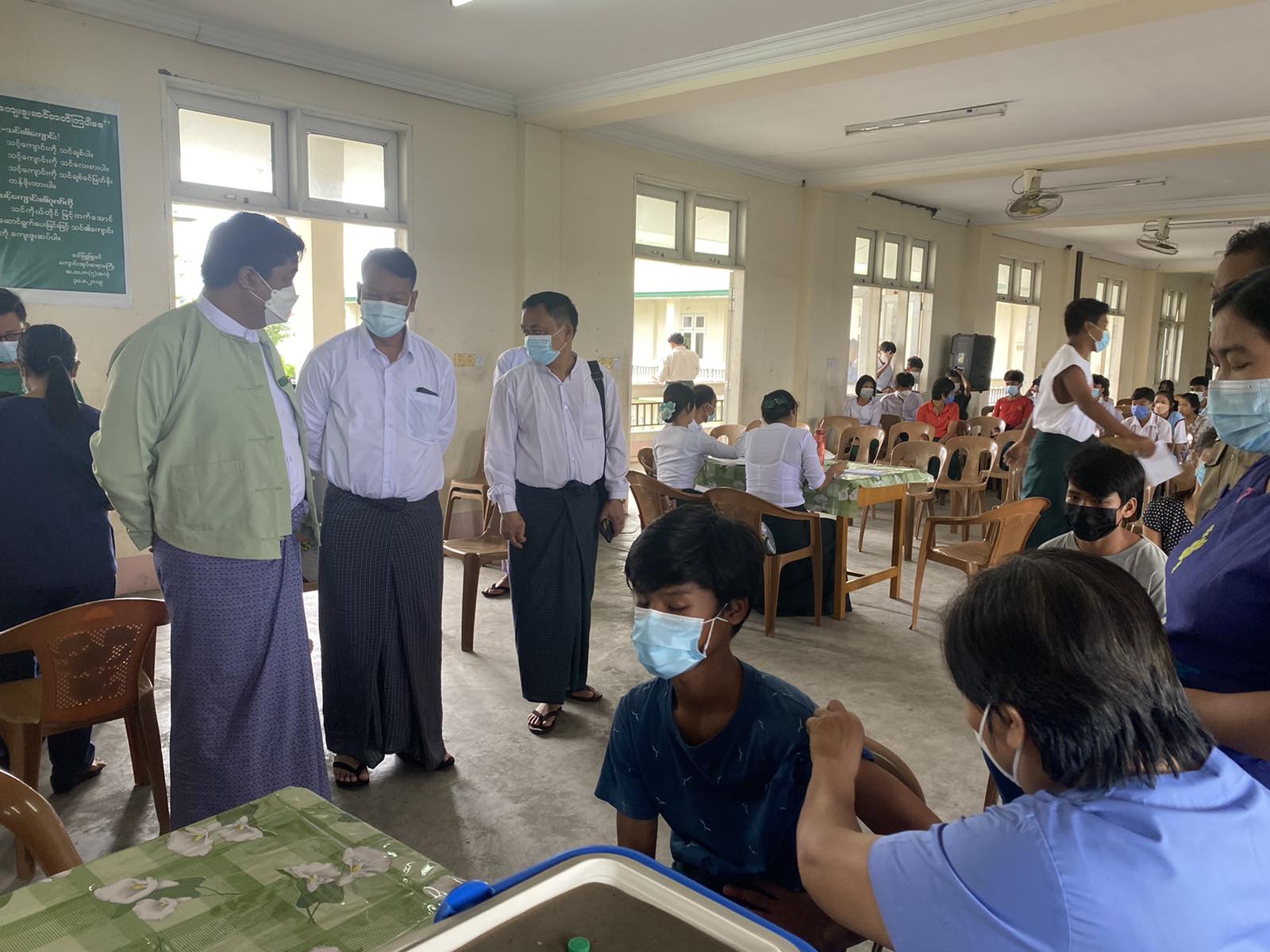 အလုံမြို့နယ်တွင် အခြေခံပညာအဆင့် ကျောင်းသား၊သူများအား ကိုဗစ် ၁၉ ရောဂ