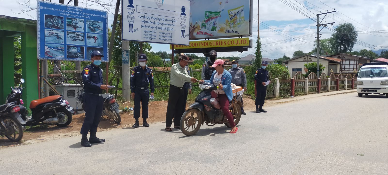 ဟိုပန်၌ ယာဉ်စည်းကမ်း၊ လမ်းစည်းကမ်း အသိပညာပေးလုပ်ငန်းများ ဆောင်ရွက