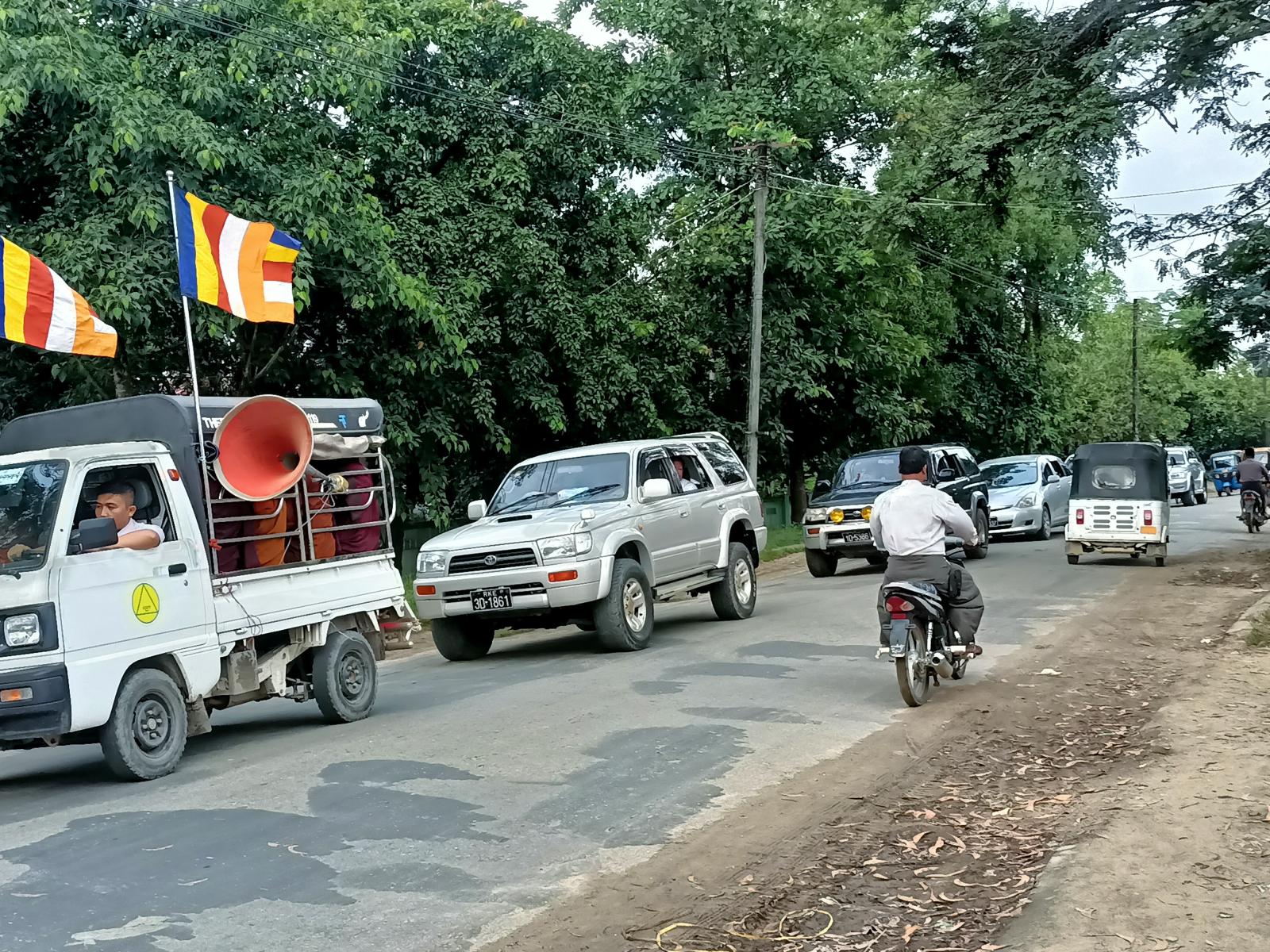 ဘူးသီးတောင်မြို့၌ မြို့တစ်ပတ် ငါးရံ့မင်း ပရိတ် ရွက်ဖတ် ပူဇော