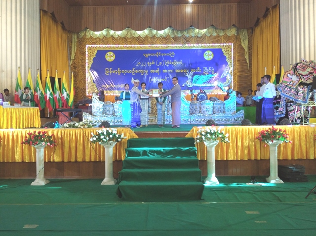 မန္တလေးတိုင်းဒေသကြီးအစိုးရအဖွဲ့ဝင် စီးပွားရေးရာဝန်ကြီးနှင့် လူမ