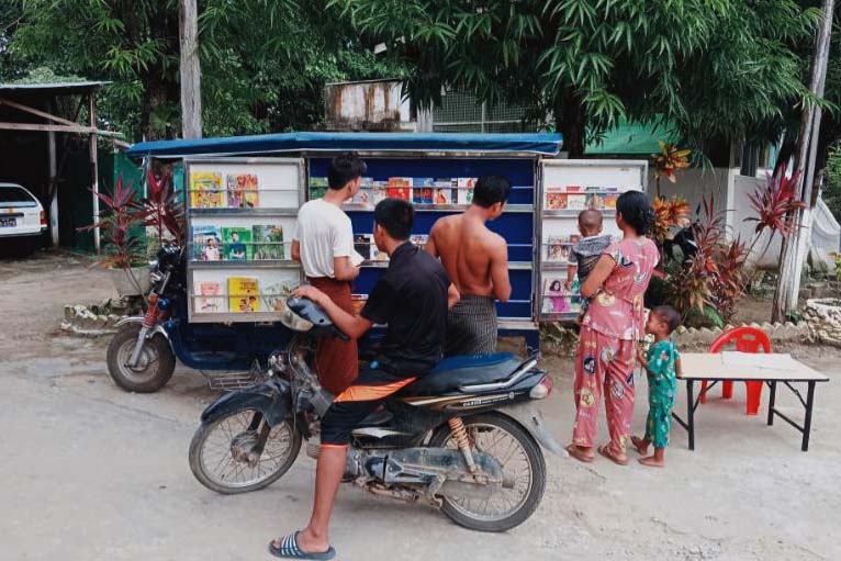 ဖြူးမြို့နယ်တွင် စာပေဖတ်ရှုနိုင်စေရေး နယ်လှည့်ရွေ့လျားစာကြည့်တိုက်ယာဉ်ဖ