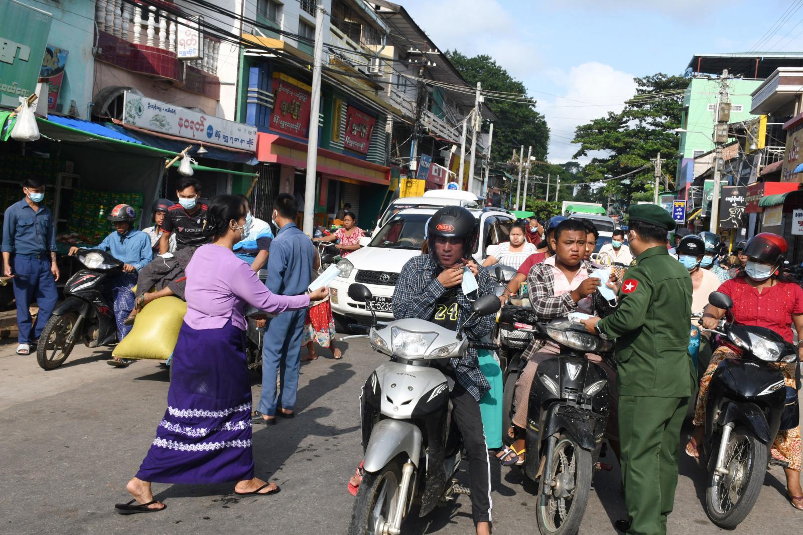ပျဉ်းမနားမြို့နယ်တွင် ပြည်သူများ ကိုဗစ် ၁၉ မျိုးရိုးဗီဇပြောင်း အိုမီခရ
