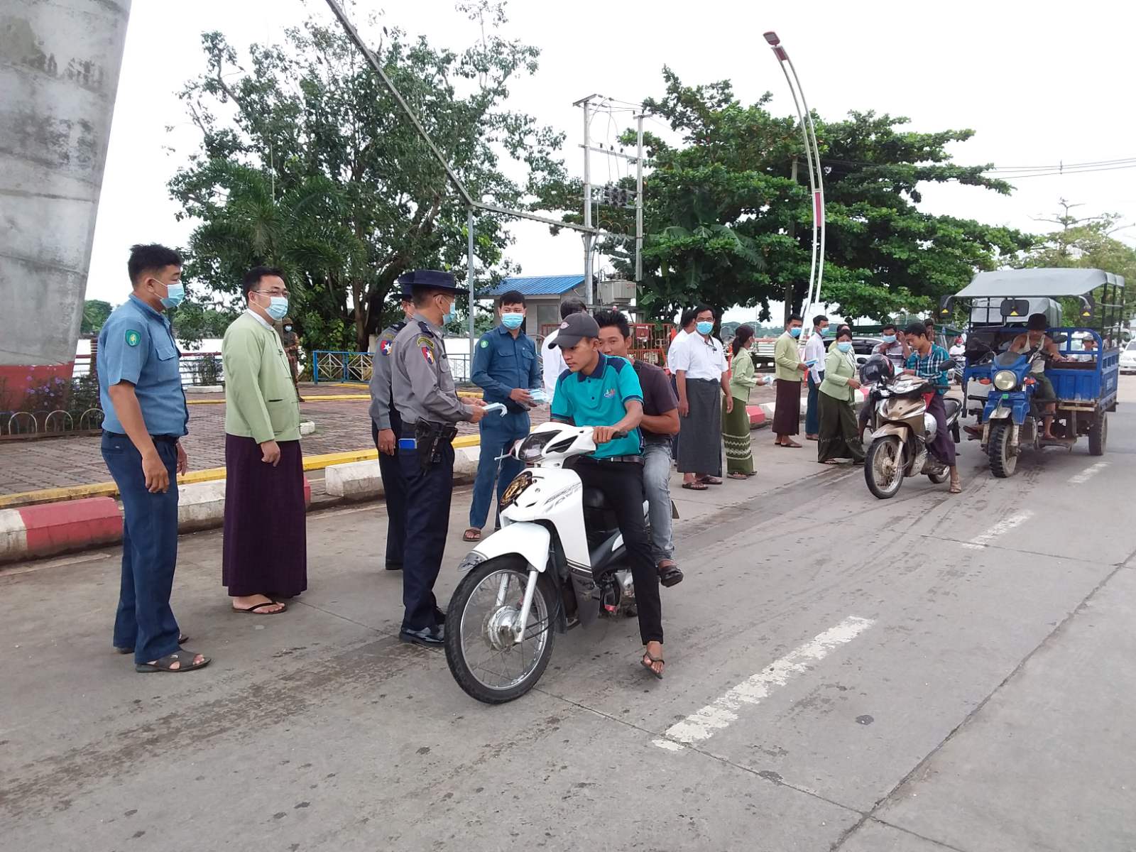 ပုသိမ်မြို့နယ် စီမံအုပ်ချုပ်ရေးအဖွဲ့၏ ကြီးကြပ်မှုဖြင့် ယာဉ်စည်းကမ်း၊ လမ