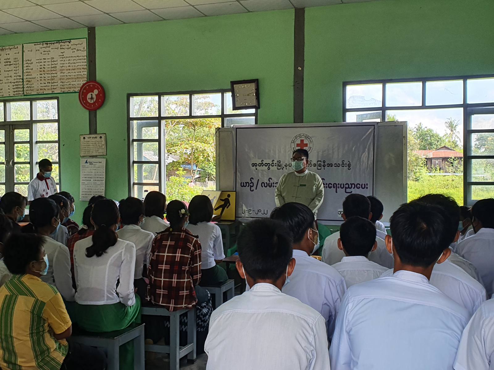 အုတ်တွင်းမြို့နယ်၌ ယာဉ်၊ လမ်းအန္တရာယ်ကင်းရှင်းရေး အသိပညာပေးဆင့်ပွား သင