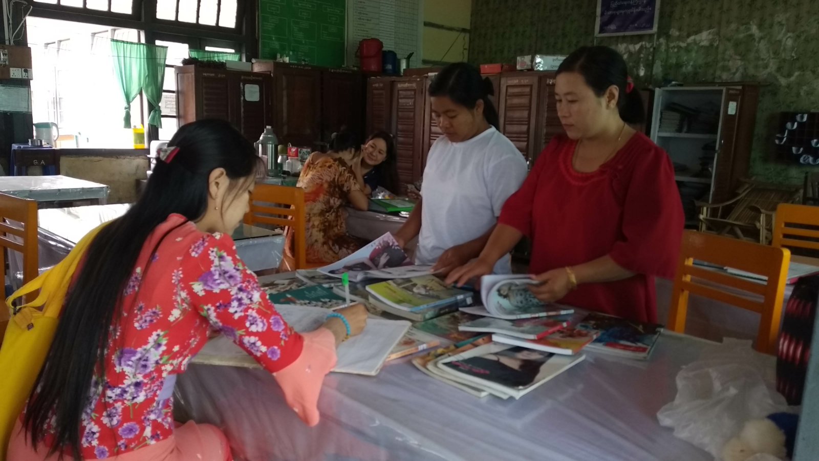 နောင်ချိုမြို့နယ်တွင် Mobile Library ကွင်းဆင်း၍ စာအုပ်စာစောင်ငှားရမ်းခ