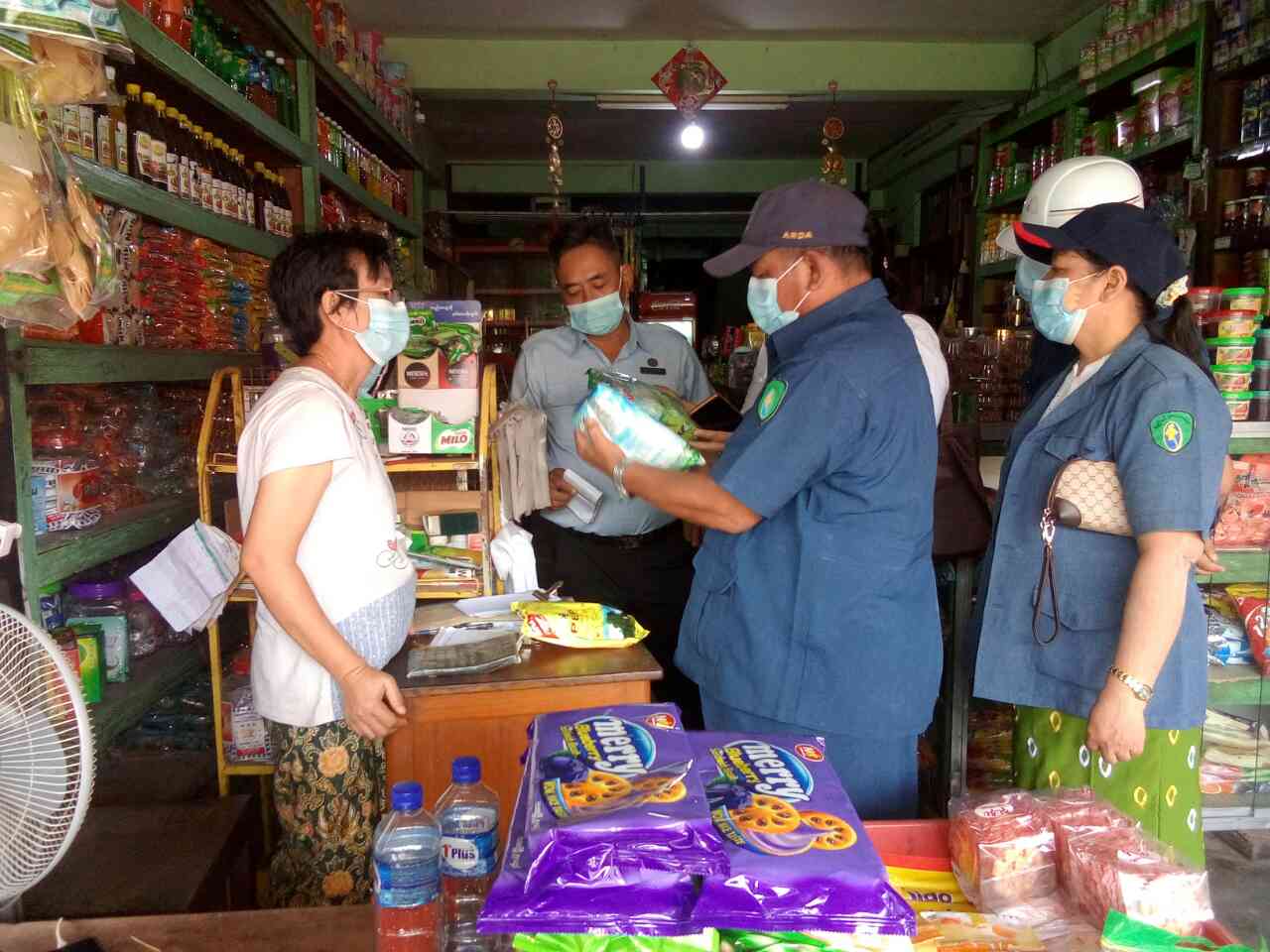 ဝါးခယ်မမြို့နယ်အတွင်း ရောင်းချလျက်ရှိသော ဟင်းသီးဟင်ရွက်ဆိုင်များနှင့