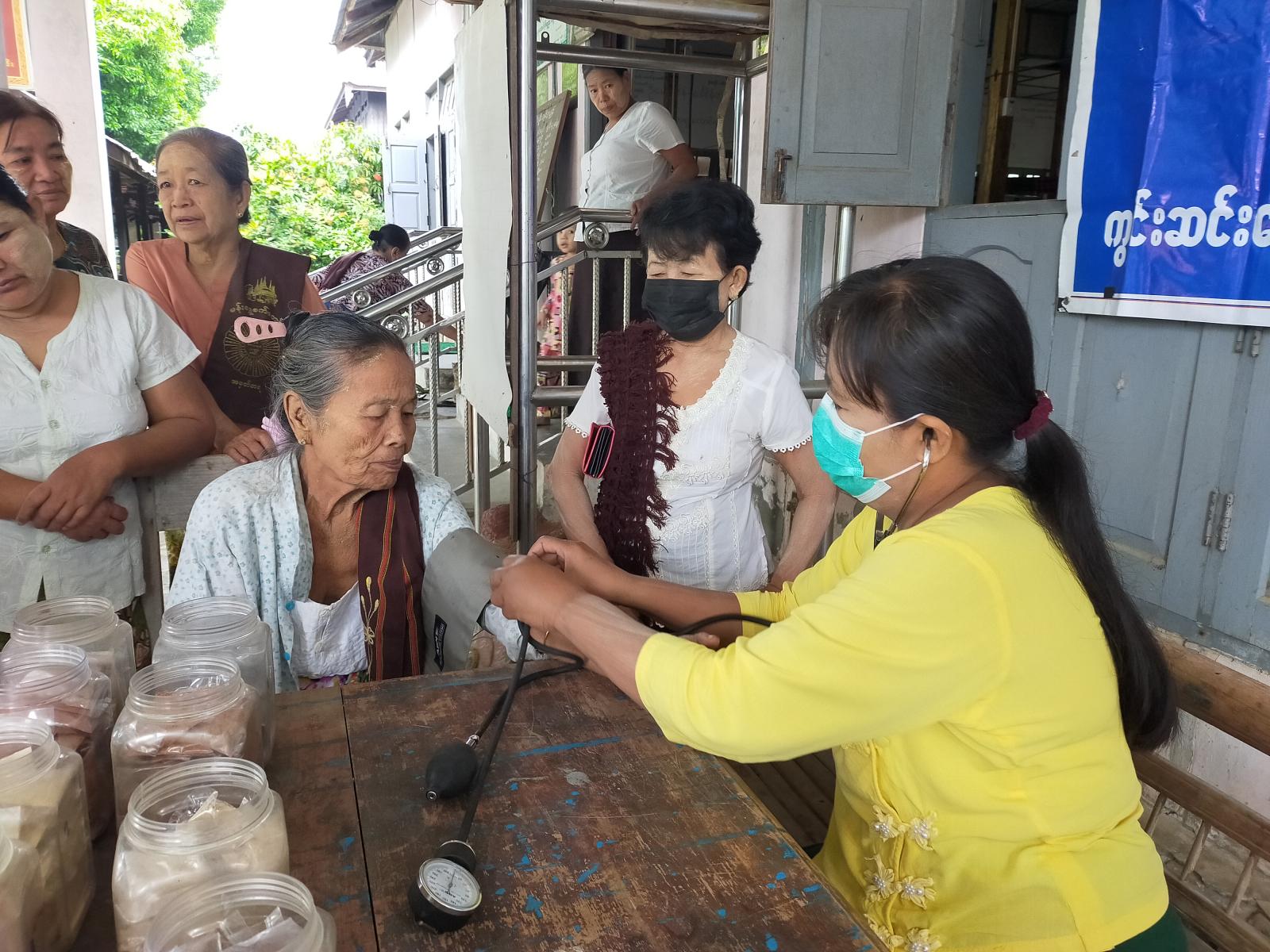 ကြံခင်းမြို့နယ် ဓမ္မစင်္ကြာကျောင်းတိုက်တွင် မြို့နယ်တိုင်းရင်းဆေးမှ ကွင