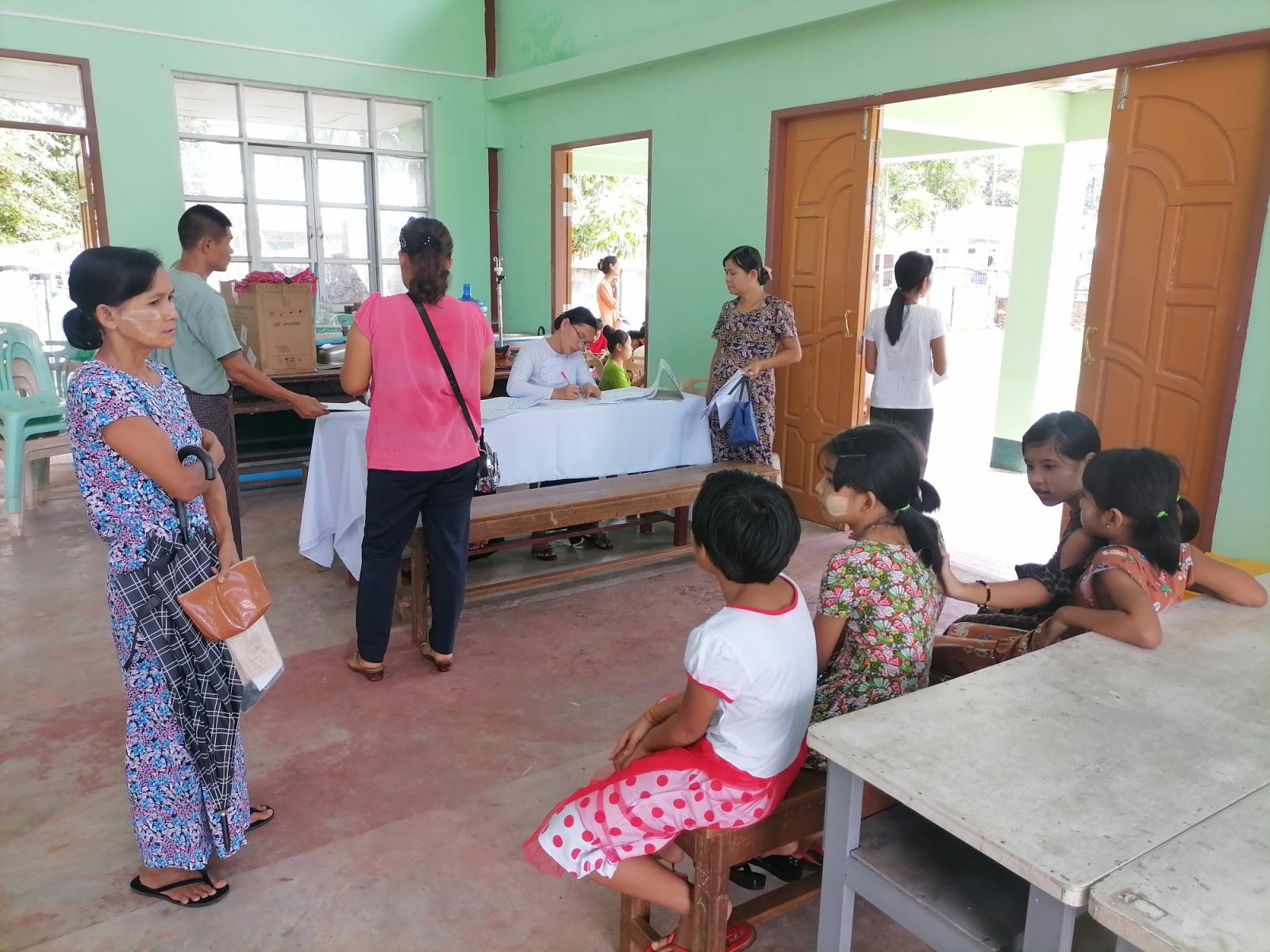 ရေဖြူမြို့နယ်တွင် ကိုဗစ် ၁၉ ရောဂါ ကာကွယ်ဆေး ထိုးပြီးသူများအား ထပ်ဆောင
