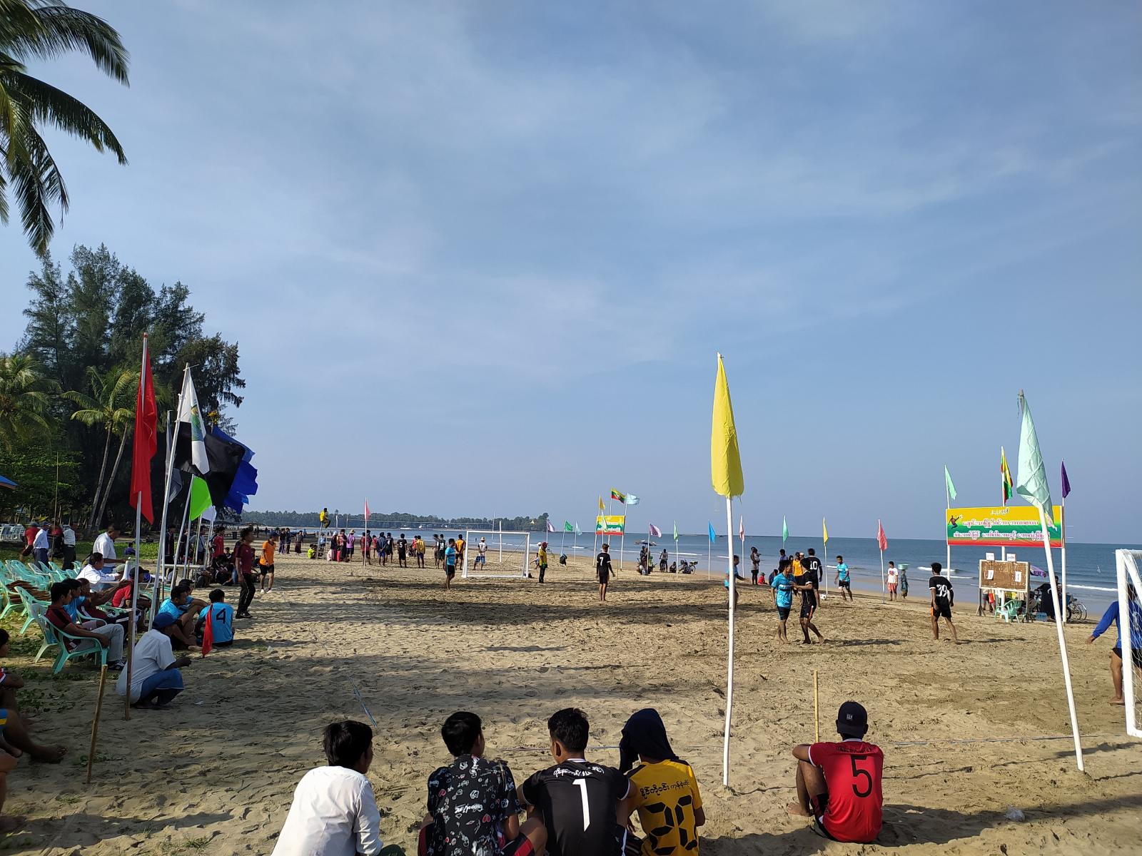 ချောင်းသာ၌ မြို့အုပ်ချုပ်ရေးမှူးဖလား သဲသောင်ပြင် အမျိုးသား အလွတ်တန်း ဘောလုံးပြိုင်ပွဲနှင့် ဘော