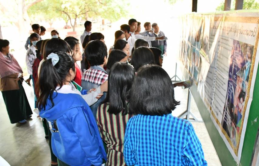 ၇၅ နှစ်မြောက်စိန်ရတုလွတ်လပ်ရေးနေ့အထိမ်းအမှတ်အကြို နံရံကပ်စာစောင်ပြသ Information And Public