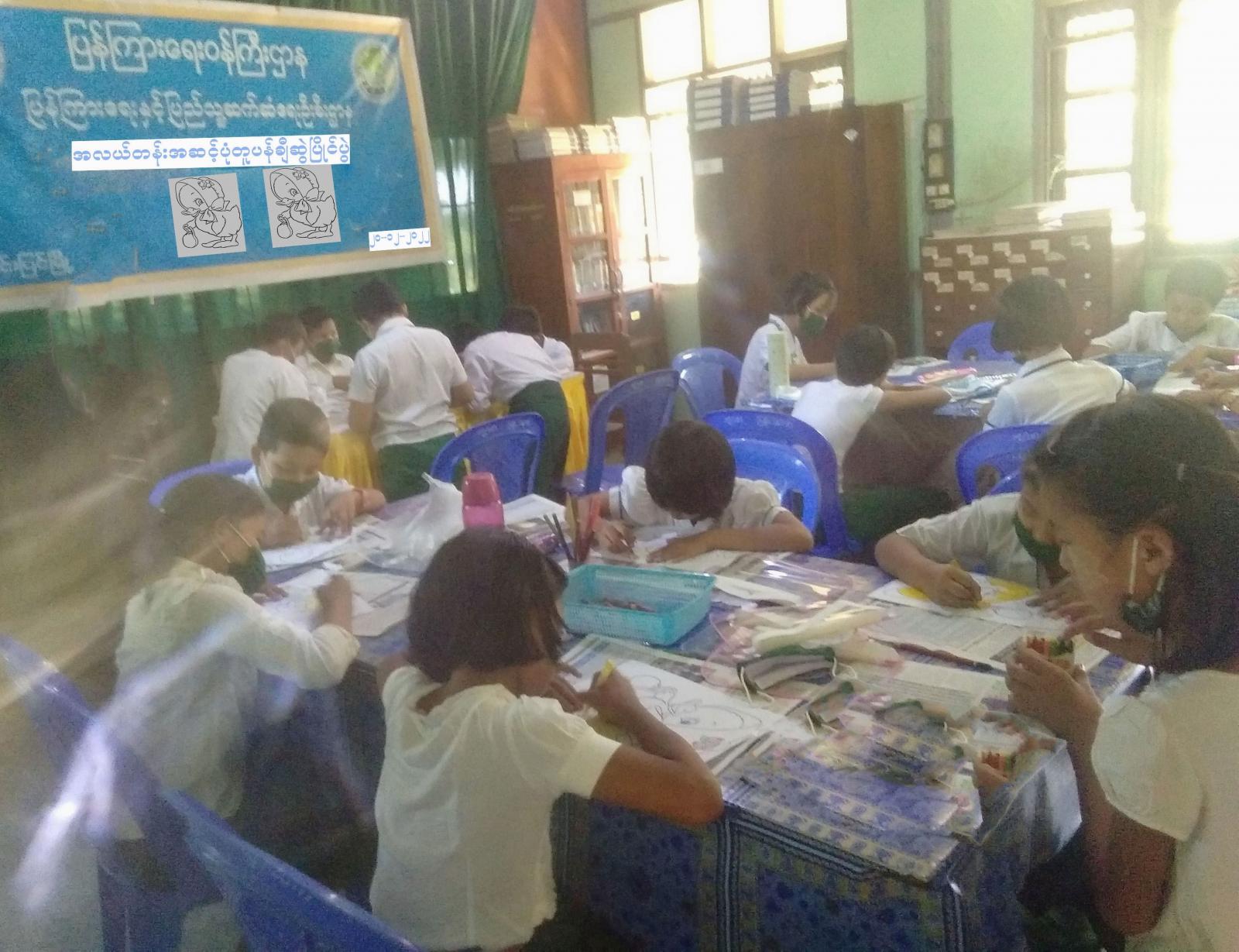 ၇၅ နှစ်မြောက် စိန်ရတုလွတ်လပ်ရေးနေ့ အထိမ်းအမှတ် စိတ်ကြိုက်ပန်းချီဆွဲပ