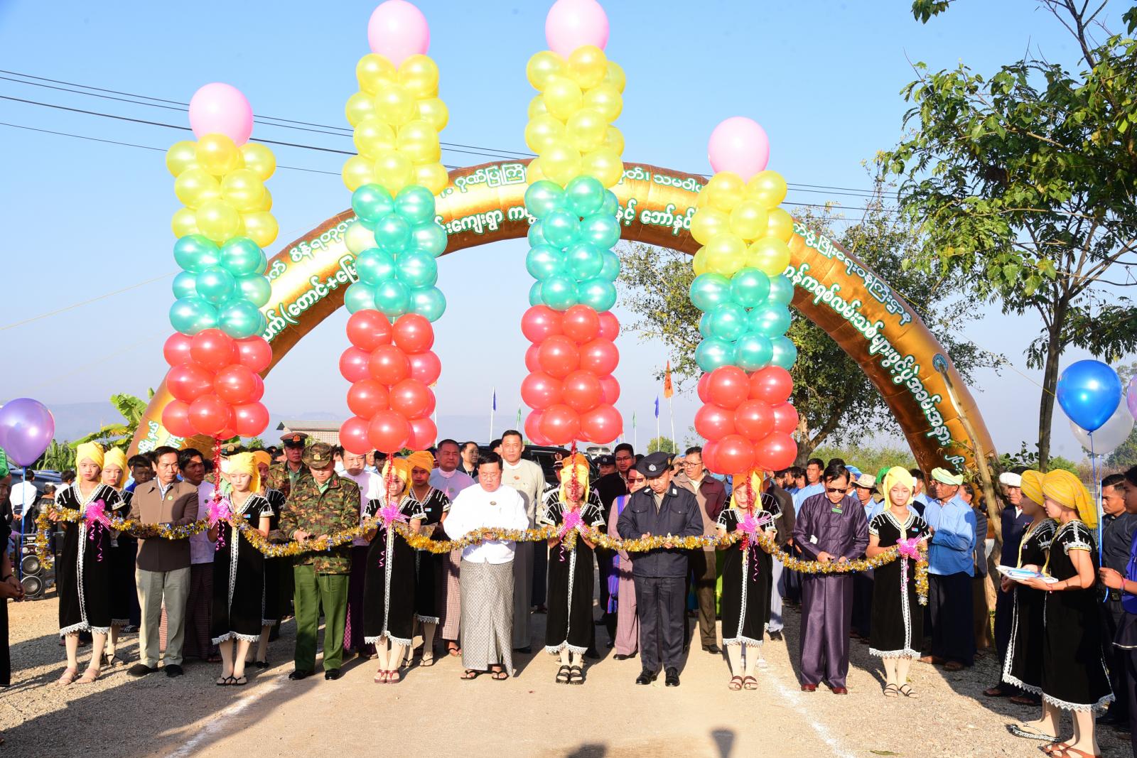 ၇၅ နှစ်မြောက် စိန်ရတုလွတ်လပ်ရေးနေ့ကို ဂုဏ်ပြုကြိုဆိုသောအားဖြင့် ကျေးရ
