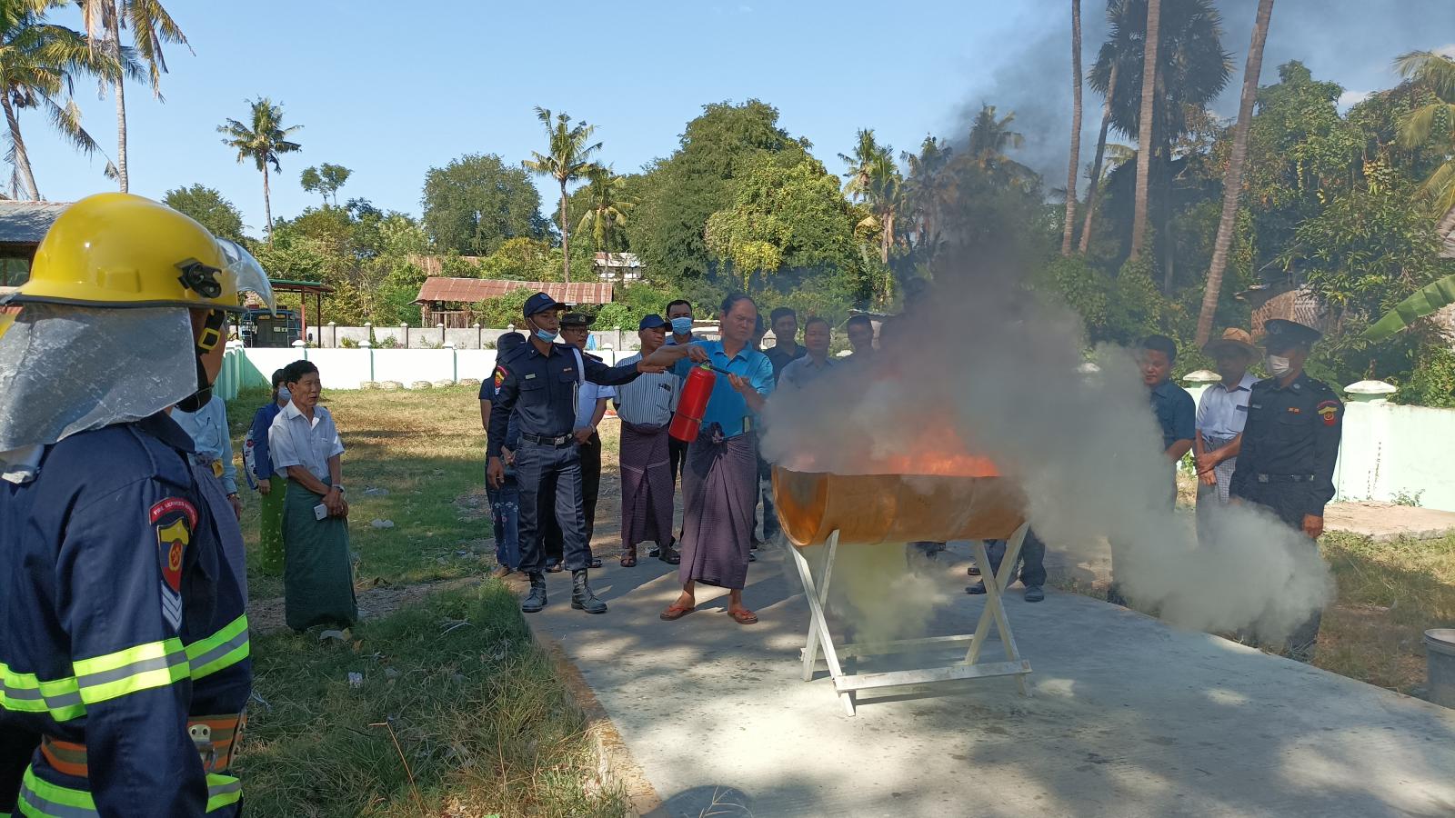 ပေါက်ခေါင်းမြို့ စည်ပင်သာယာမြို့မဈေးကြီး၌ မီးငြှိမ်းသတ်နည်းလက်တွေ့သရုပ်ပြ Information And