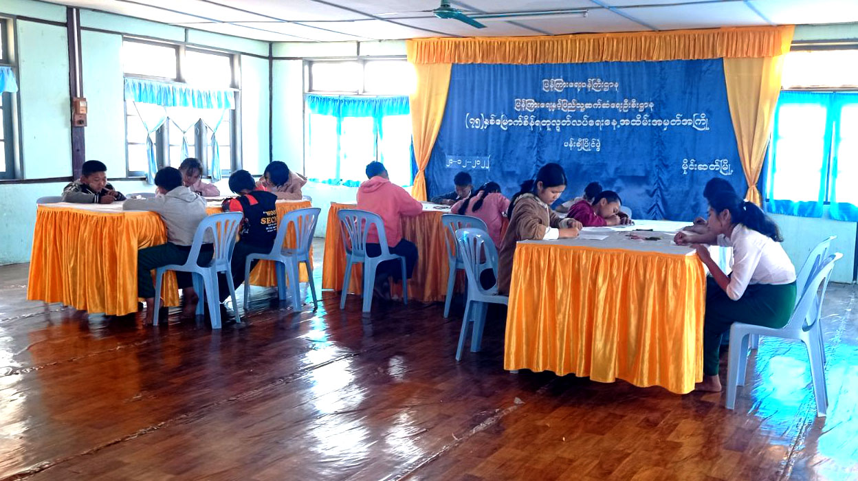 မိုင်းဆတ်မြို့၊ Community Centre ခန်းမ၌ ၇၅ နှစ်မြောက်စိန်ရတုလွတ်လပ်ရေးနေ့အကြို ပန်းချီပြိုင်ပွဲ