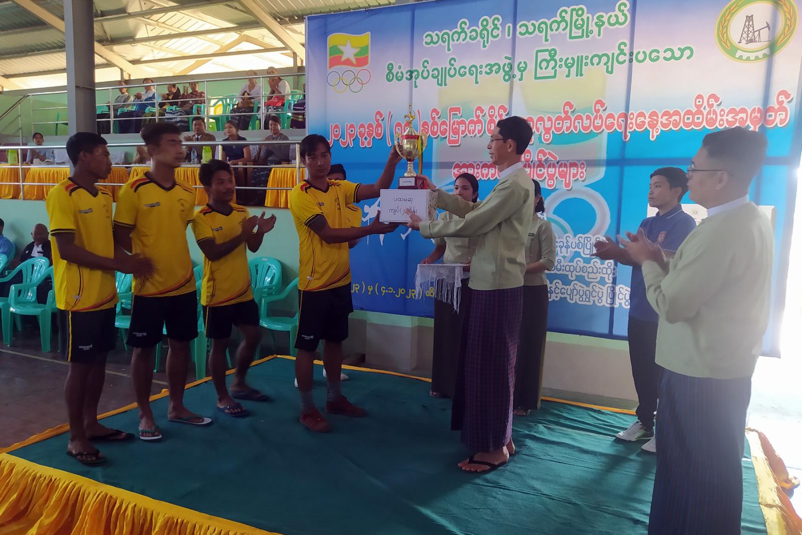 ၇၅ နှစ်မြောက် စိန်ရတုလွတ်လပ်ရေးနေ့အထိမ်းအမှတ် အလွတ်တန်းပိုက်ကျော်ခြင