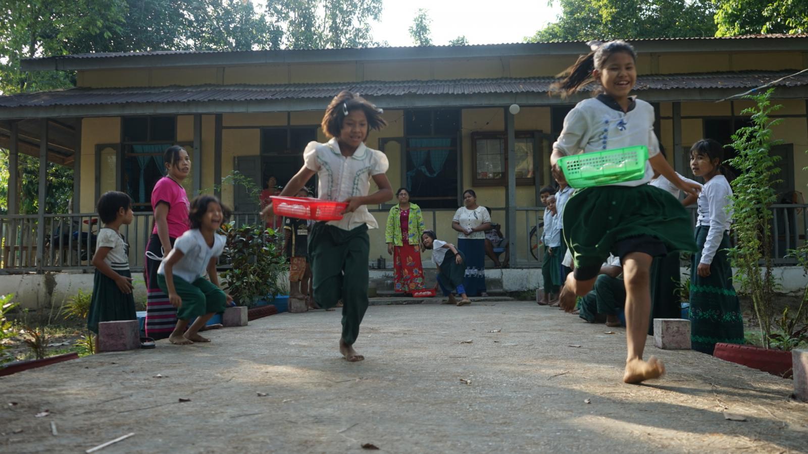 ၇၅ နှစ်မြောက် စိန်ရတုလွတ်လပ်ရေးနေ့အကြို ကဗျာရွတ်ဆိုပြိုင်ပွဲ၊ ကြက်ဖခွတ်ပြိုင်ပွဲ၊ အာလူးကောက်ပ