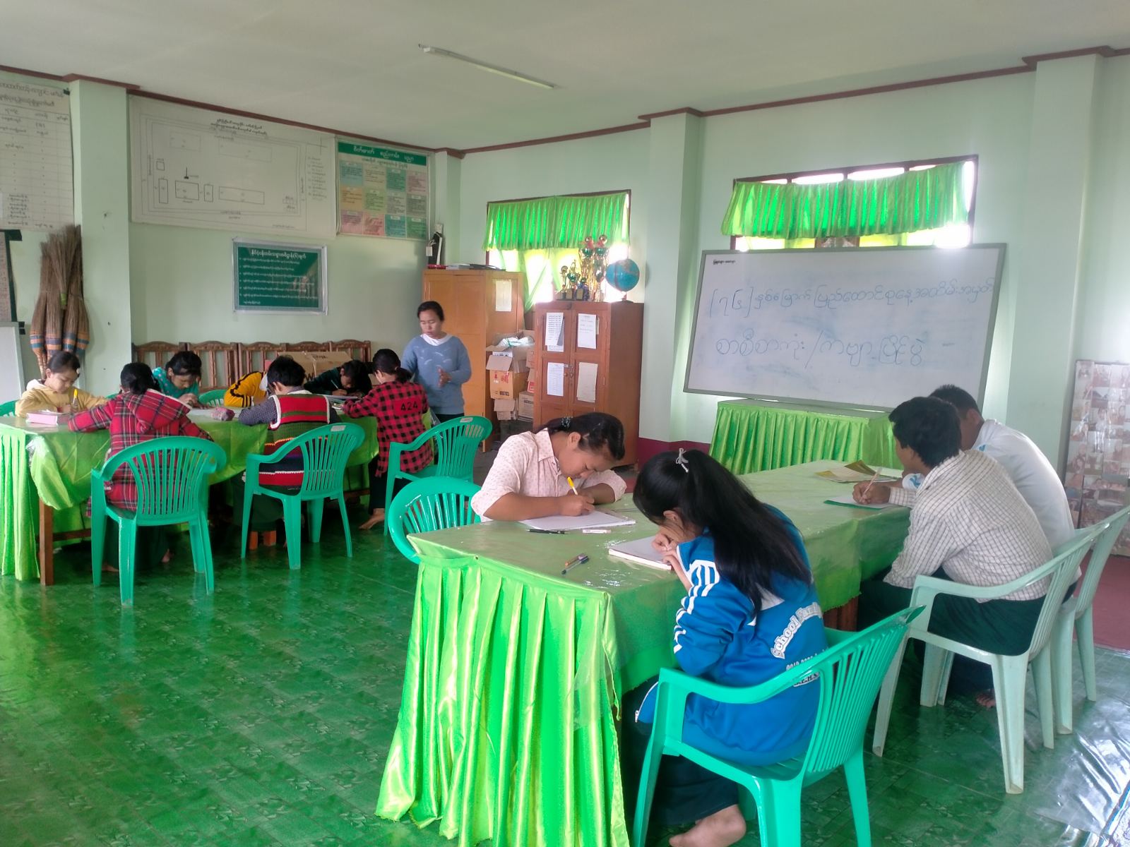 မက်မန်းမြို့အခြေခံပညာအထက်တန်းကျာင်း၌ ၇၆ နှစ်မြောက်ပြည်ထောင်စုနေ့အထိမ
