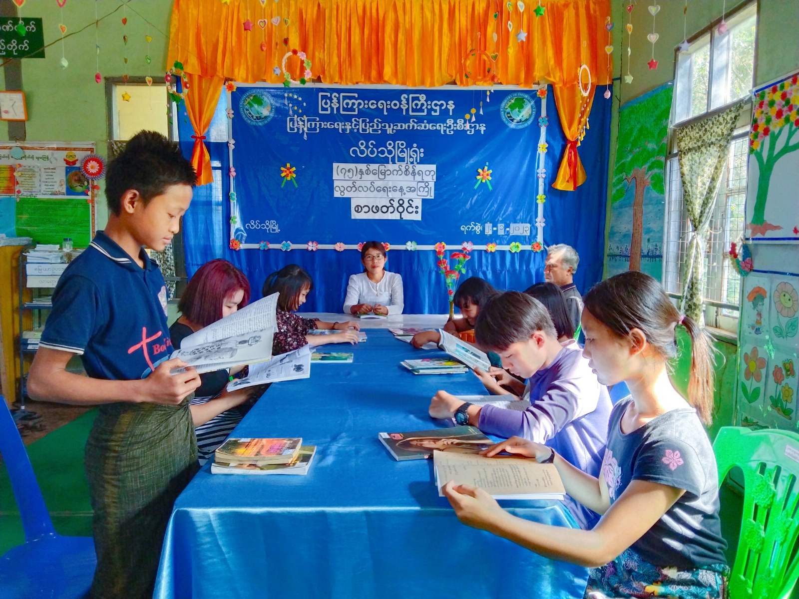 လိပ်သိုမြို့ လူထုအခြေပြုဗဟိုဌာနတွင် “ ၇၅ နှစ်မြောက် စိန်ရတုလွတ်လပ်ရေးနေ့ အထိမ်းအမှတ်” စာအုပ်ဖ