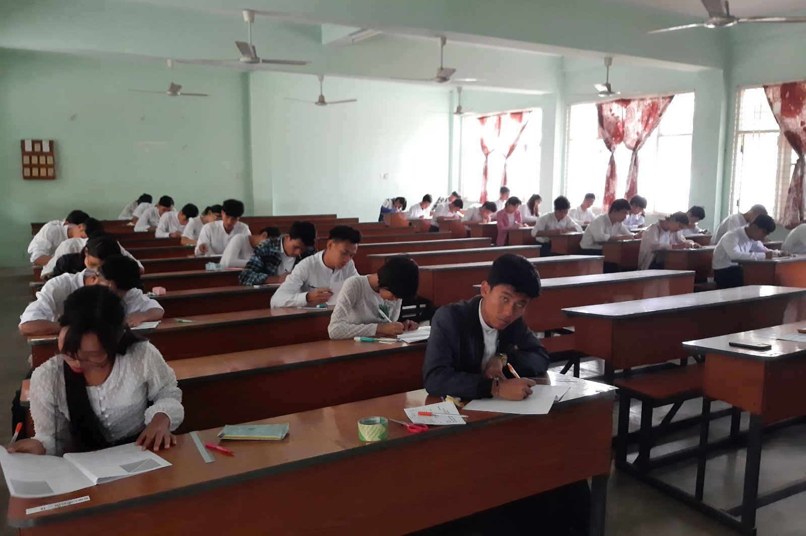 စစ်ကိုင်းပညာရေးတက္ကသိုလ်တွင် ၇၆ နှစ်မြောက်၊ ပြည်ထောင်စုနေ့အထိမ်းအမှတ် ဆောင်းပါး၊ ပန်းချီ