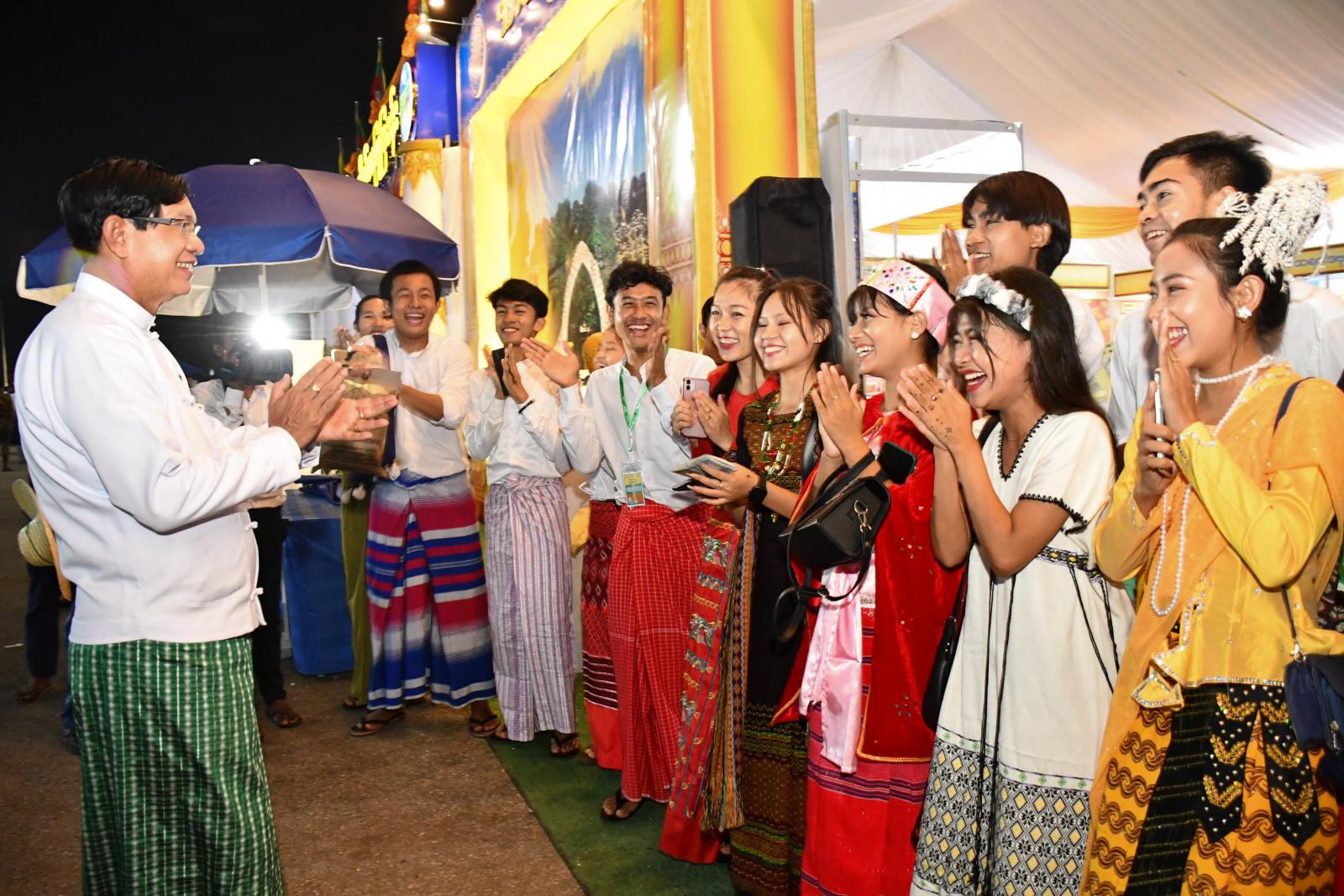 ၇၆ နှစ်မြောက် ပြည်ထောင်စုနေ့အထိမ်းအမှတ်ပြခန်းများနှင့် ဈေးရောင်းပွဲတော