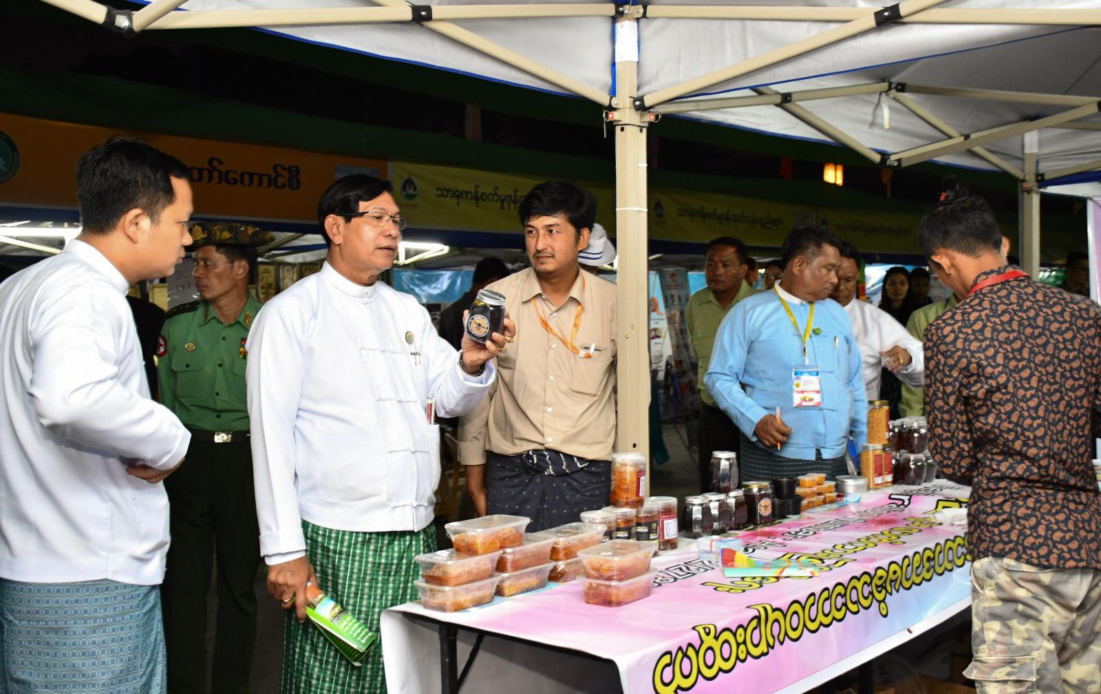 ၇၆ နှစ်မြောက် ပြည်ထောင်စုနေ့အထိမ်းအမှတ်ပြခန်းများနှင့် ဈေးရောင်းပွဲတော