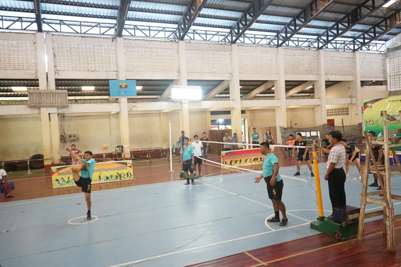 ကော့သောင်းမြို့တွင် ၇၆ နှစ်မြောက်ပြည်ထောင်စုနေ့အထိမ်းအမှတ် ဌာနပေါင်းစုံအမျိုးသား ပိုက်ကျော်ခြင