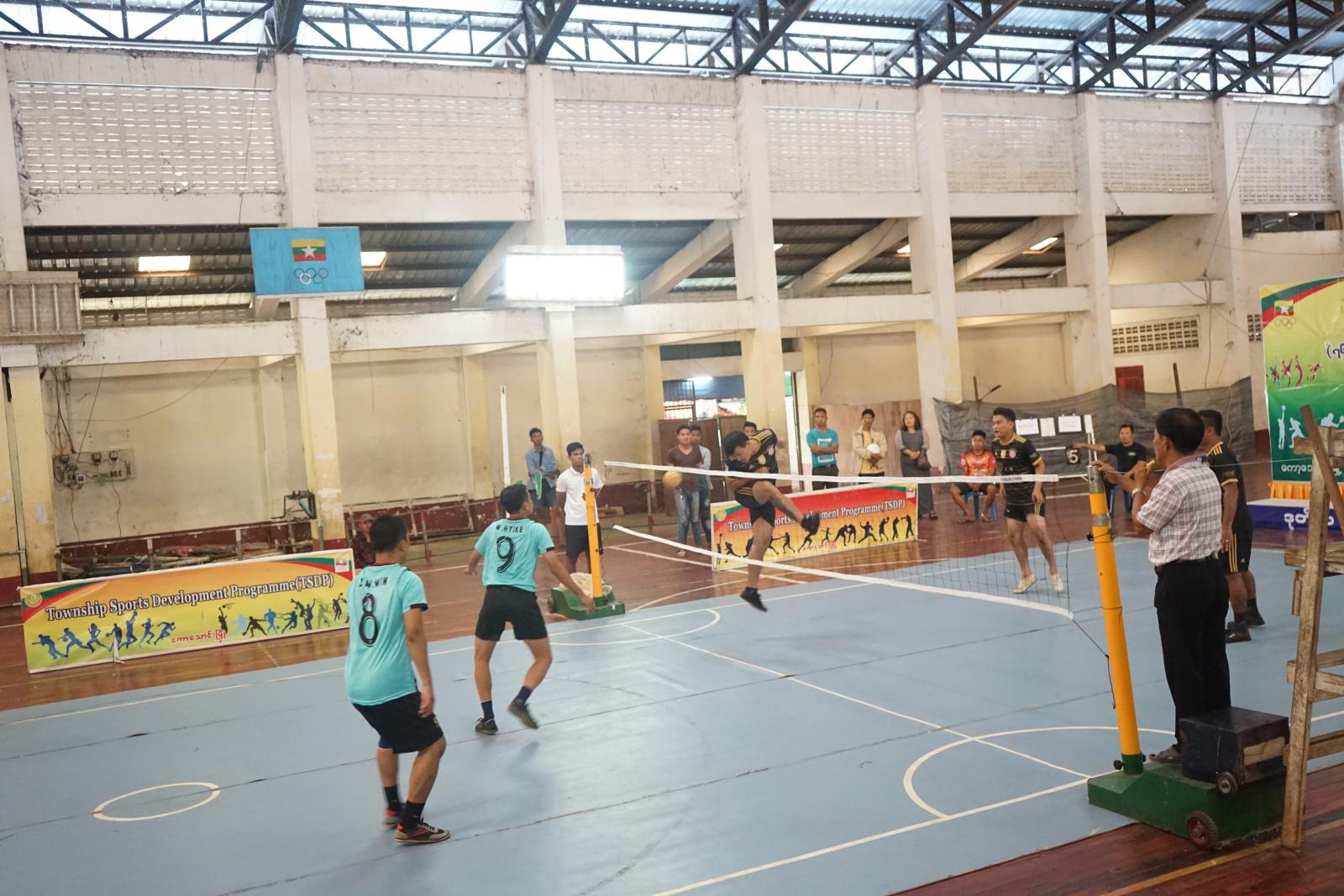 ကော့သောင်းမြို့တွင် ၇၆ နှစ်မြောက်ပြည်ထောင်စုနေ့အထိမ်းအမှတ် ဌာနပေါင်းစုံအမျိုးသား ပိုက်ကျော်ခြင