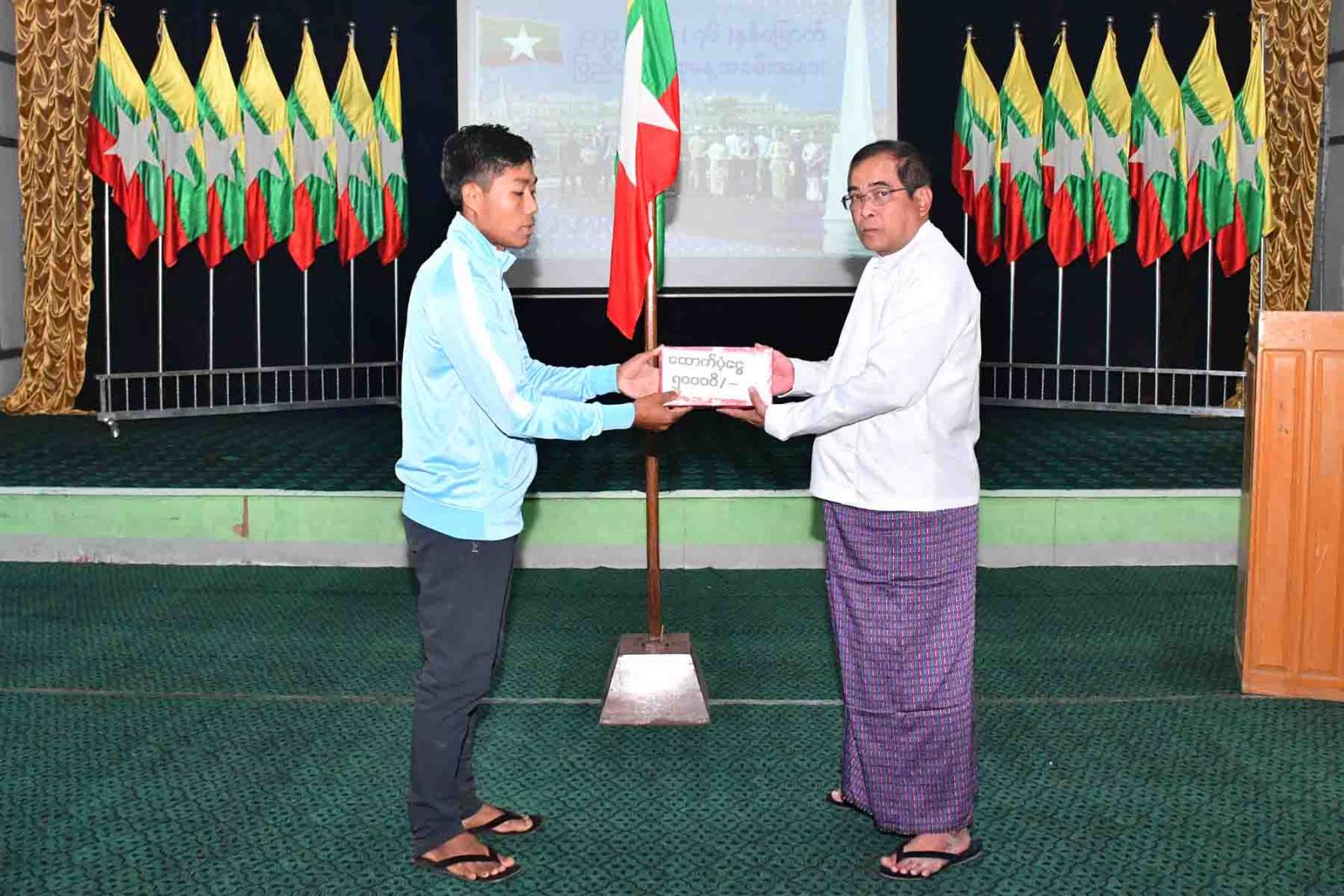 ၇၆ နှစ်မြောက် ပြည်ထောင်စုနေ့အထိမ်းအမှတ် နိုင်ငံတော်အလံတင်၊ သဝဏ်လွှာဖတ