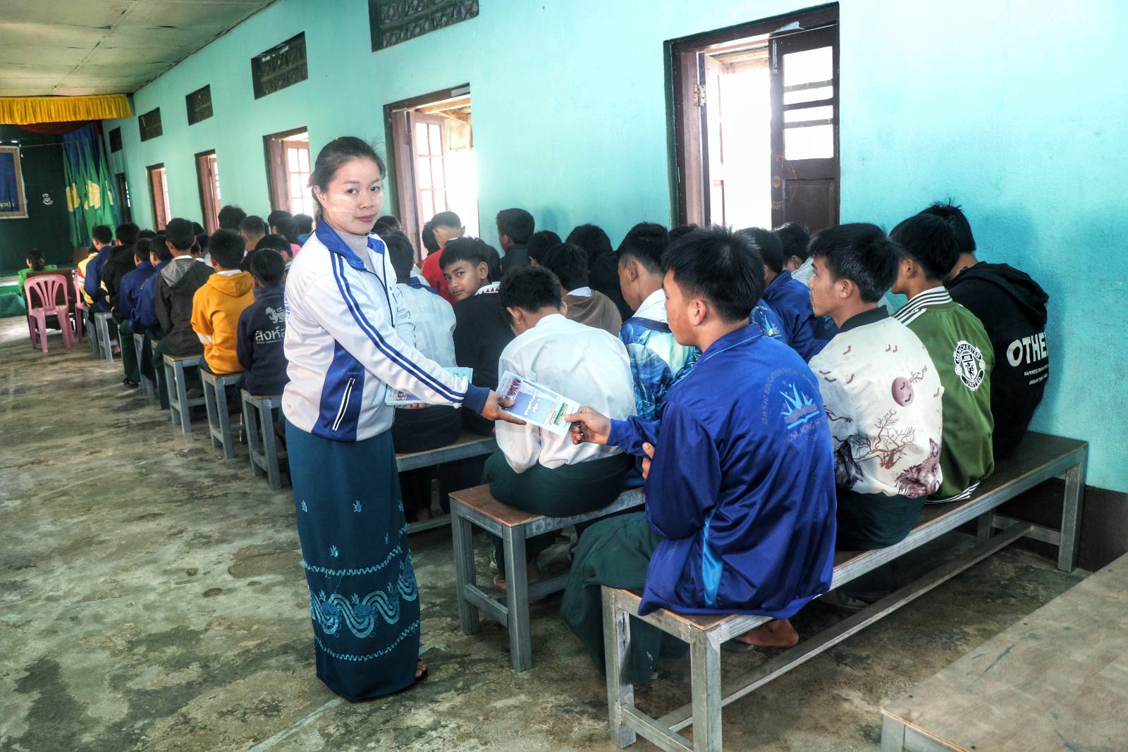 မိုင်းဖြတ်မြို့နယ်၊ အခြေခံပညာစာသင်ကျောင်းများတွင် ၇၆ နှစ်မြောက် ပြည