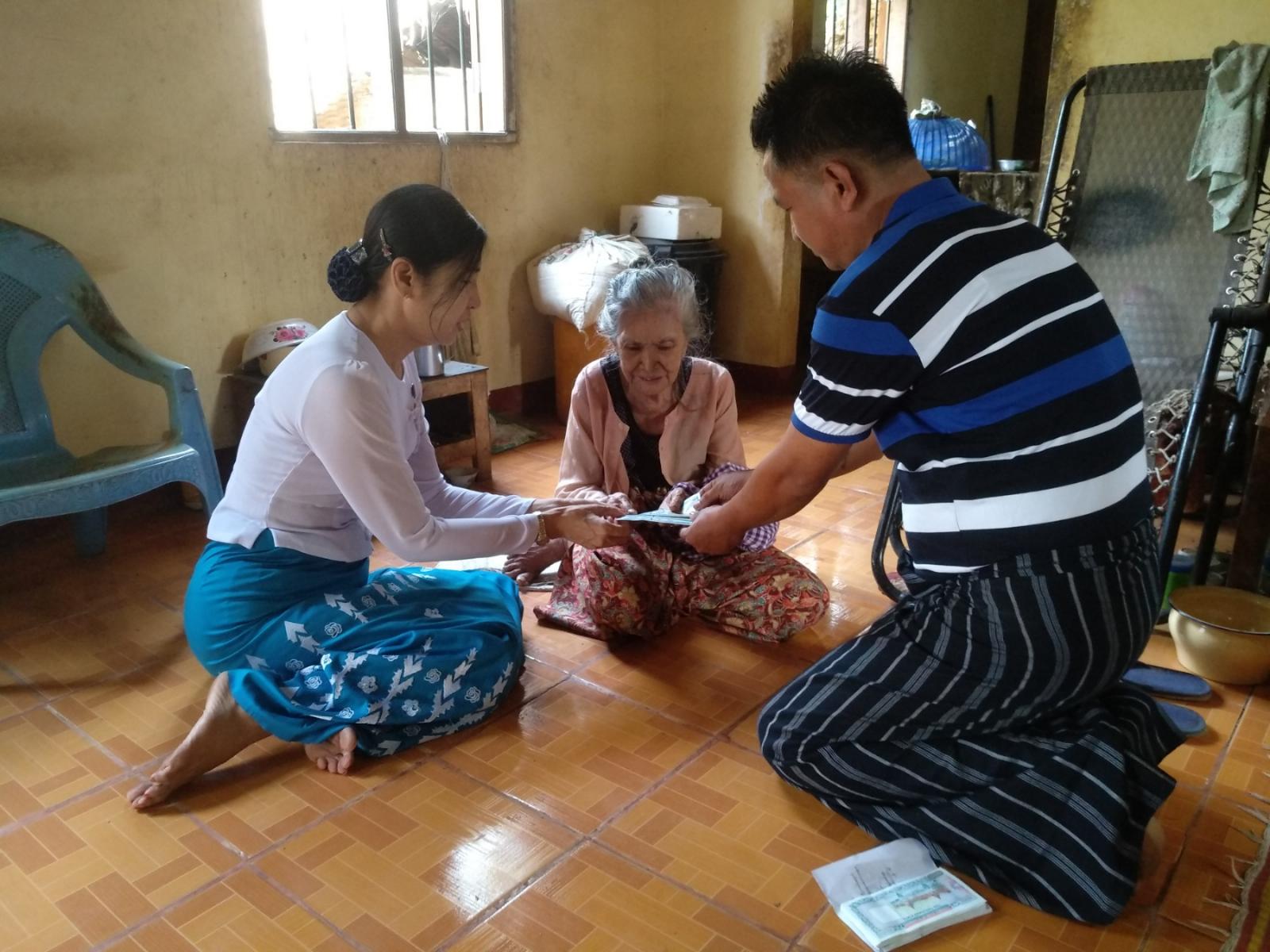ကျိုက်ထိုမြို့နယ်တွင် အသက် ၈၅ နှစ်အထက် ဘိုးဘွားများအား လူမှု ရေးပင်စင်မ