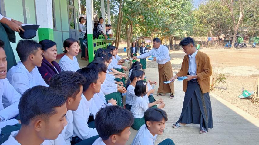 အမ်းမြို့နယ်၌ ၇၆ နှစ်မြောက် ပြည်ထောင်စုနေ့အထိမ်းအမှတ် သတင်းစကားလက်ကမ်းစာစောင်များဖြန့်ဝေ