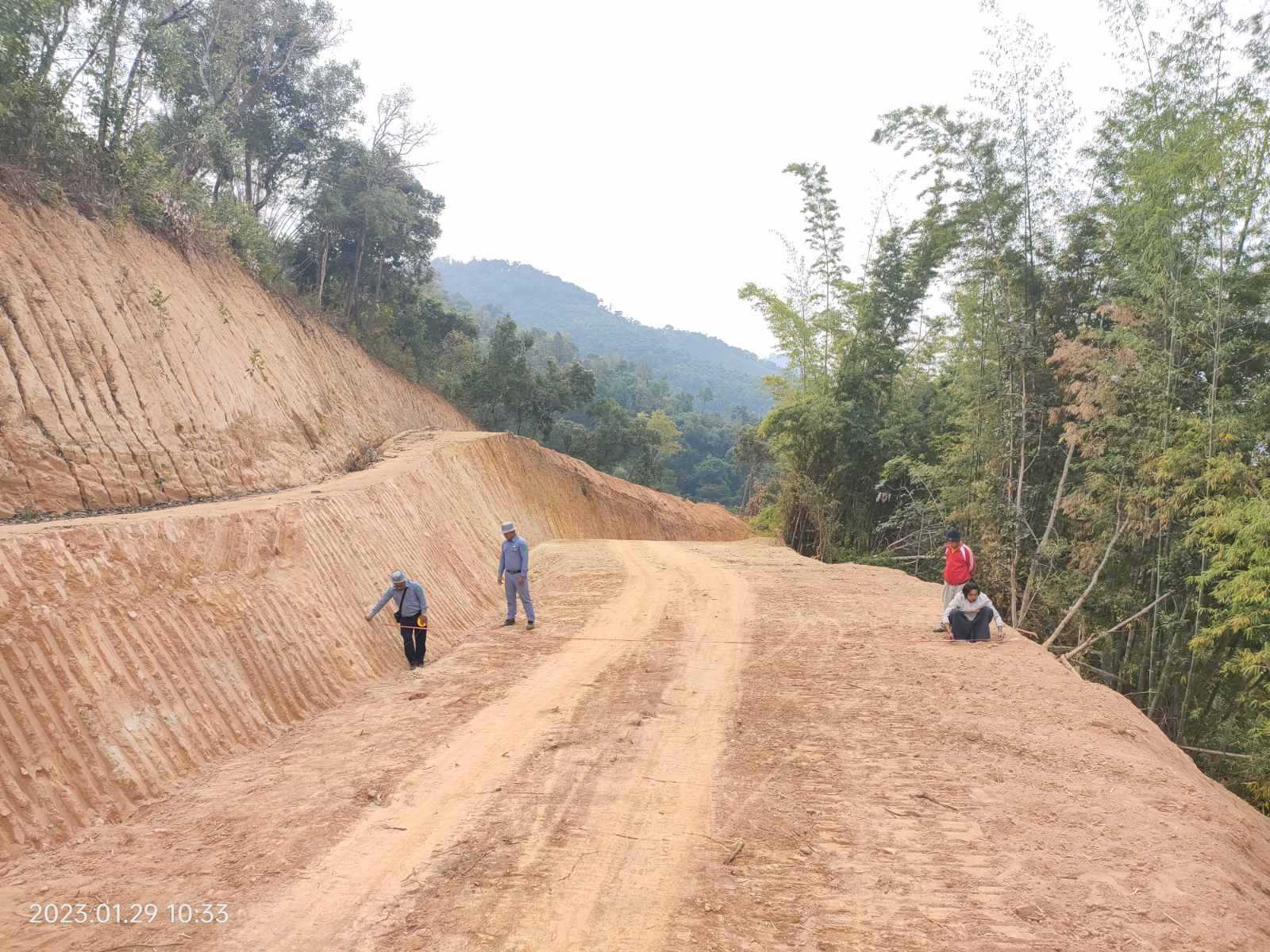 မိုင်းပျဉ်းမြို့နယ်တွင် ကျေးရွာချင်းဆက်လမ်းမြေသားလမ်းဖောက်လုပ်လျက်ရှိ
