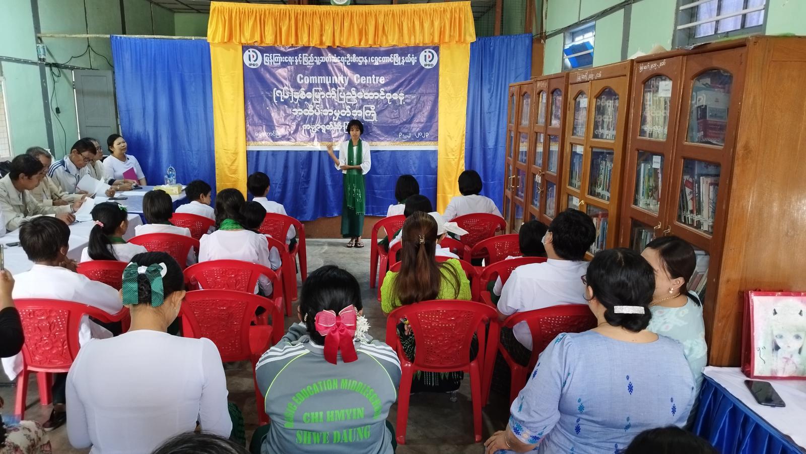 ရွှေတောင်မြို့နယ် Community Centre ခန်းမ၌ ၇၆ နှစ်မြောက် ပြည်ထောင်စုနေ့အထိမ်းအမှတ်အကြို ကဗျာရွတ