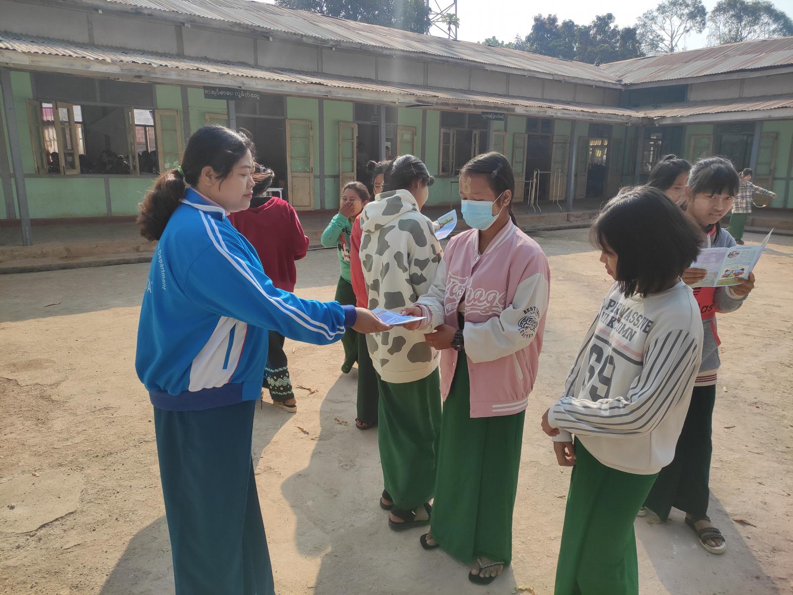 ၇၆ နှစ်မြောက် ပြည်ထောင်စုနေ့ အထိမ်းအမှတ် သတင်းစကား လက်ကမ်းစာစောင်များ